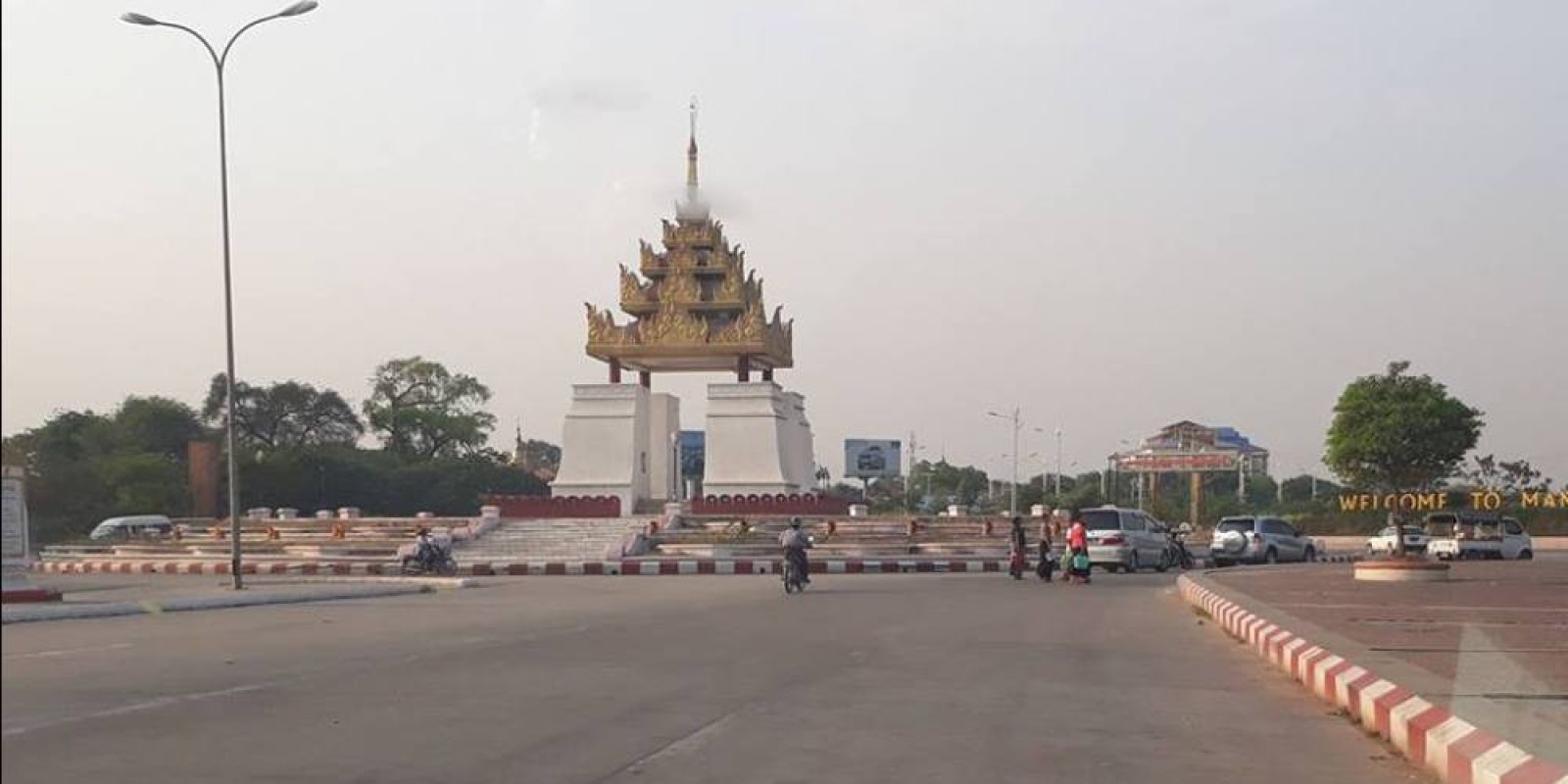 မြစ်သားမြို့ရှိ အုပ်ချုပ်ရေးမှူးရုံး၌ ပစ်ခတ်မှုဖြစ်ပွားခဲ့ပြီး ရာအိမ်မ