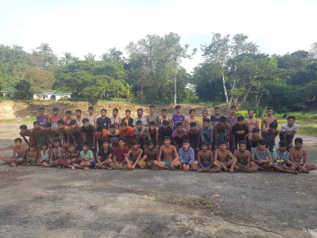 စက်လှေဝမ်းဗိုက်အတွင်း လိုက်လာသည့် အထောက်အထားမဲ့ ဘင်္ဂါလီ ၈ဝ နီးပါးကို