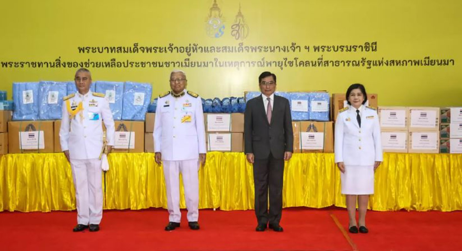 ထိုင်းဘုရင် နှင့် မိဖုရားတို့က မိုခါမုန်ုတိုင်း ဒဏ်တွေ့ကြုံခံစားရသော မ