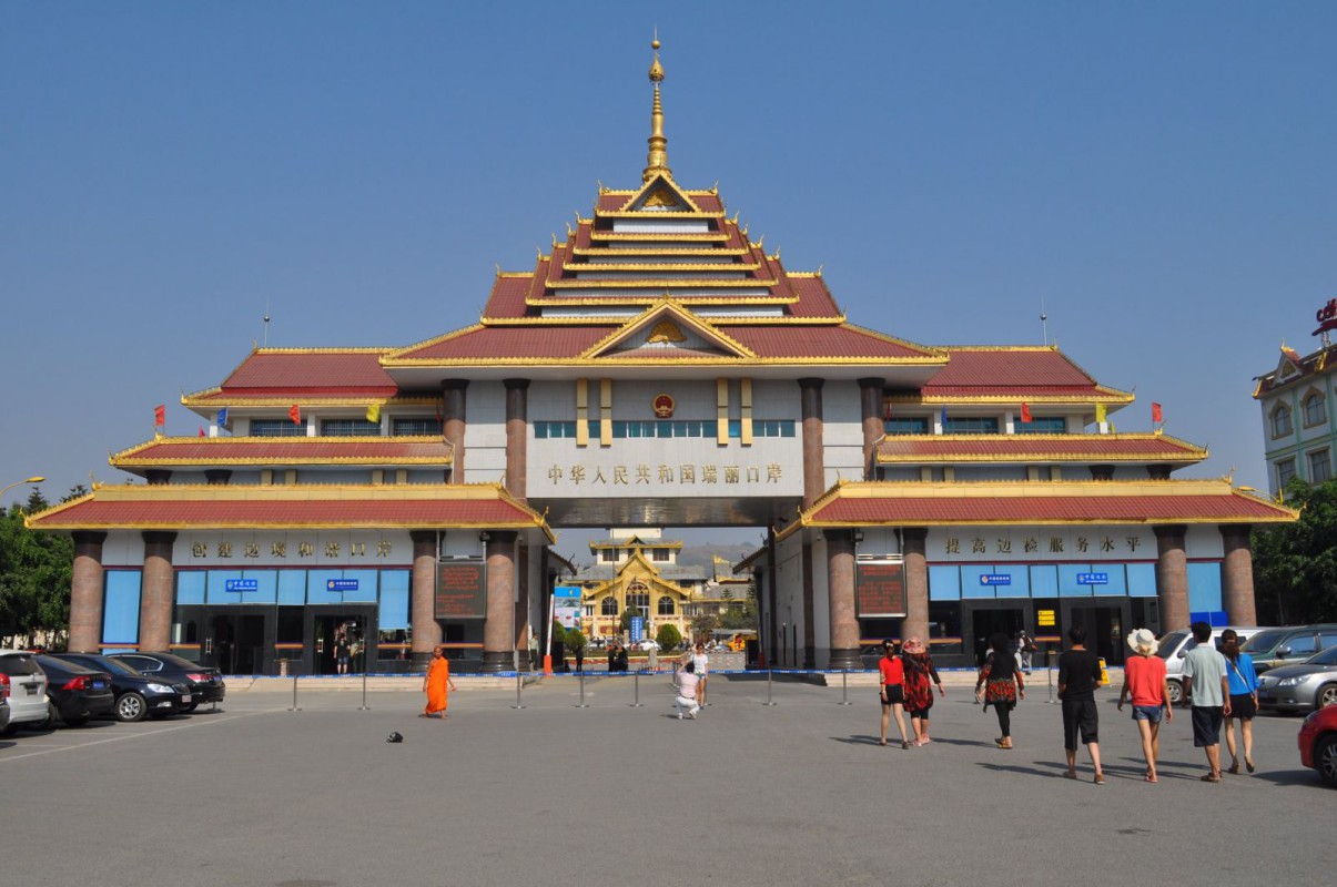 တရုတ် မြန်မာ နယ်စပ်ဖြတ်သန်းရေးဂိတ်များတွင် တရားဝင်ဗီဇာဖြင့် စတင်သ
